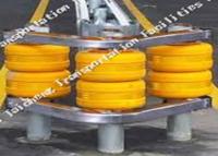 China 0.66M/1M Column Spacing Roller Crash Barrier with Interlocking Connection Bolted Installation Method for sale