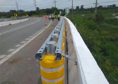 China EVA-materiaal Anti-crash Guardrail Safety Highway Roller Barrier Uitbreidbaar Te koop