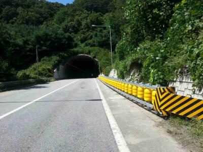 China EVA Plastic Traffic Curve Bend Road Safety Roller Barrier Highway Rotating Drum Barrel for sale