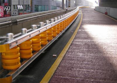 China Barreira do rolo de estrada do corrimão de Eva Buckets Rolling Anti Crash da segurança de tráfego à venda
