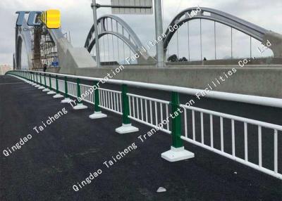 Cina Porta esterna chiusa con bullone Acciaio connesso Fence bianca di plastica Autostrada municipale costruzione galvanizzata in vendita