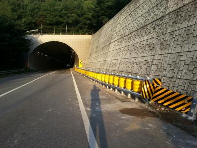 Cina Barriere a rulli a doppia canna per autostrade anti-corrosione in vendita