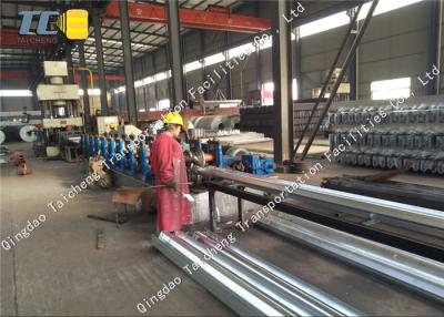 China Resistência de aço inoxidável do tempo da barreira de impacto do feixe do metal de Thrie do tráfego à venda