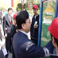 China Outdoor Plastic Bottle Paid Recycling Machine.  User Interaction Touch Screen for sale