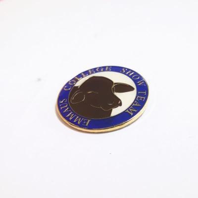 Pinos personalizados de rebanada de hierro epoxi estampados de oro con embrague de caucho de corazón