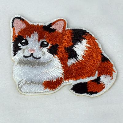 China Custom Handmade 3D Embroidered Felt Woven Fabric Single-Sided Heat Transfer Iron-On Sew-On Cat Patches for Hats for sale