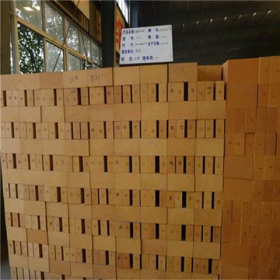 China Bestand de Bakstenen Standaardgrootte op hoge temperatuur van de Fornuisbrand voor Staalindustrie Te koop