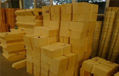 China Light Weight Thermal Alumina Silica Bricks For Electric Arc Furnace Roof for sale
