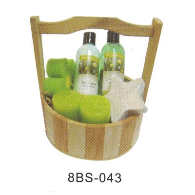China Olive Luxury Bubble Bath Gift Sets Pure Herbal With Basket Barrel #8BS-043 for sale