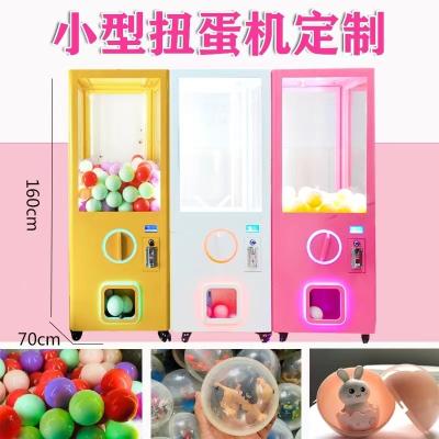 Cina Grande distributore di capsule per bambini di 3 anni e palle di giocattoli in un parco colorato in vendita
