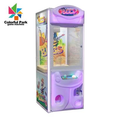 Cina Colorato Park Bee Cartoon Shape Claw Crane Coin Operated Game Machine in Arcade Indoor in vendita