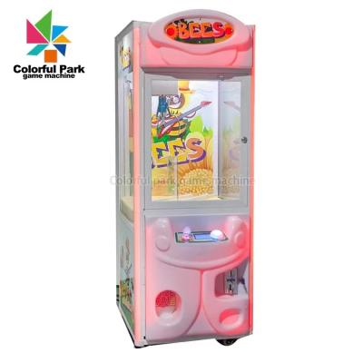 Cina Colorato Park Bee Cartoon Shape Claw Crane Coin Operated Game Machine in Arcade Indoor in vendita