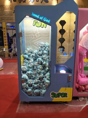 Cina Macchina vending regalo a pulsante da 81 cm personalizzata per il divertimento arcade con monete in vendita