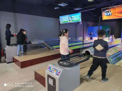 Cina Arcade Machine Bowling Il prodotto di intrattenimento sportivo ideale per il vostro parco giochi interno in vendita