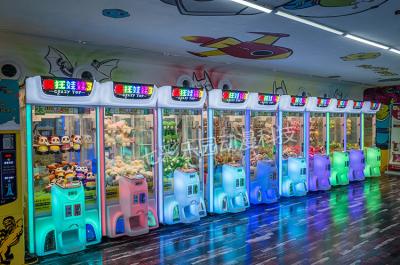 Cina Amusement Game Center Piccolo giocattolo Claw Crane Machine per bambini Online Vending Thrills in vendita