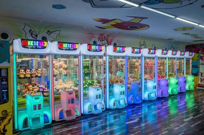 Cina Amusement Game Center Piccolo giocattolo Claw Crane Machine per bambini Online Vending Thrills in vendita