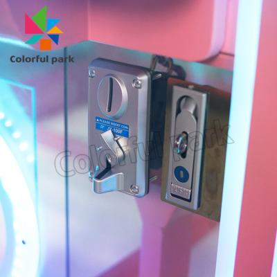 Cina Colorato Parco giochi arcade Claw Crane Machine per il divertimento e lo sviluppo delle abilità età 3 anni in vendita