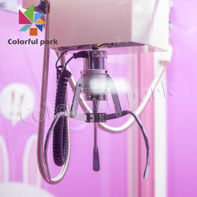 Cina Colorato Parco gru Claw Machine personalizzato per le vostre esigenze in vendita