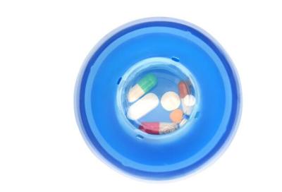 China Portable Creative style foldable travel plastic cup with pill case, Random color creative travel cup with pill case for for sale