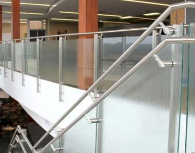 Cina Cancelletto in acciaio inossidabile interno e esterno con vetro temperato facile da pulire aspetto elegante in vendita