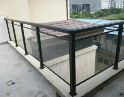 Cina OEM ODM Inossidabile e Barilustra di vetro Balcone Barricata in vetro e acciaio per una compatibilità versatile in vendita