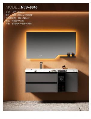 China Baño de acrílico independiente con masaje de aire y función personalizable en venta