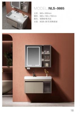 China Sanitarios de baño de tamaño personalizable para baños de hotel y villas, resistentes al agua, iluminados y fáciles de limpiar en venta