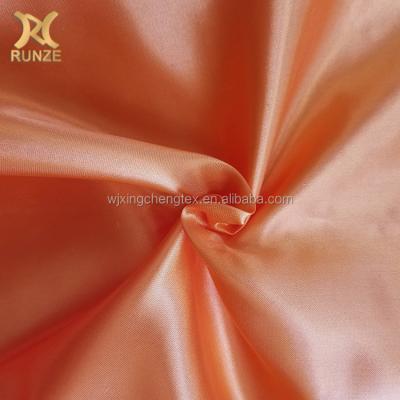 Cina Tessuto satinato di seta rosa stampato per sari in vendita