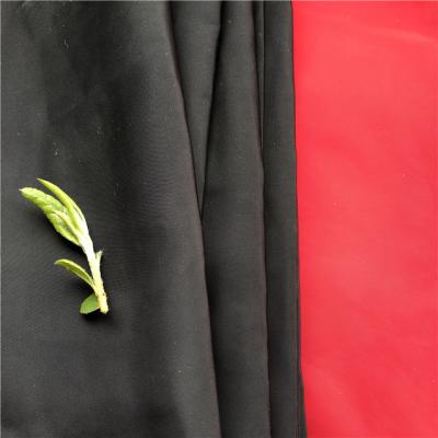 Cina Densità personalizzabile tessuto di pelle di pesco 112GSM poliestere in microfibra per pantaloni da spiaggia in vendita