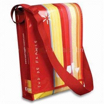 中国 非浮彫りになる表面が付いている 1 つの肩の広告袋編まれる 80gsm 赤 販売のため