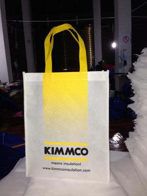 China saco de compras 80gsm não tecido com impressão a cores completa para o supermercado à venda