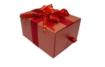 China Recyclable Red Wedding Gift Box Drawer Type with Ribbon Tied for sale