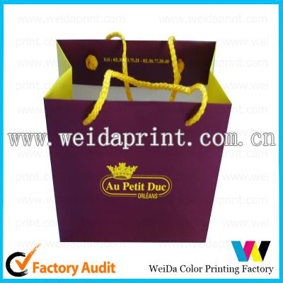 China Environmental Beautiful Cloth Packing Printed Paper Shopping Bags Support oil varnishing / UV coating for sale