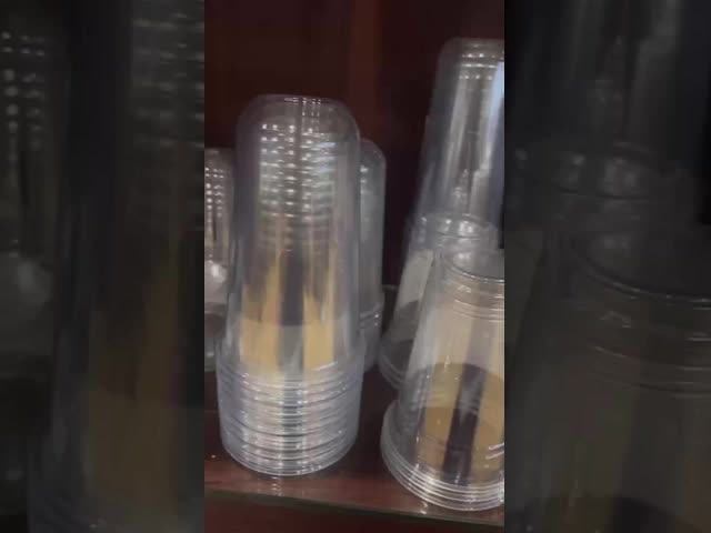 파티에서 주스를 위해 뚜?? 이 있는 플라스틱 PS 일회용 컵