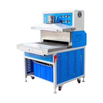 China Horno de horneado de PVC líquido de dos estaciones para la fabricación de cerraduras de etiquetas de goma de PVC en venta
