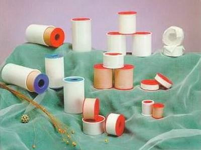 China Zinc oxide adhesive plaster surgical tapes medical tapes for surgical banding or taping use white for sale