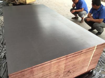 China 1220*2440*18mm black finger joint core wbp glue film faced plywood for sale