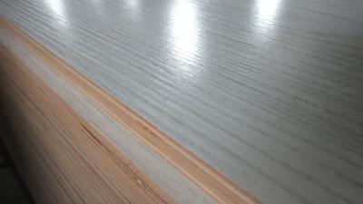 China 1220*2440*16,17,18mm poplar core E1/E2 glue melamine laminated plywood for sale