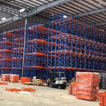 Cina Scaffalatura a gravità per pallet personalizzabile, 4-8 strati, resistente alla ruggine in vendita