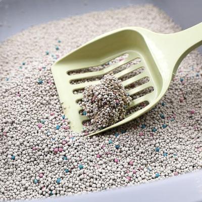 China Customised Fragrance Strong Clumping Bentonite Cat Sand For Water Absorption And Odor Control for sale