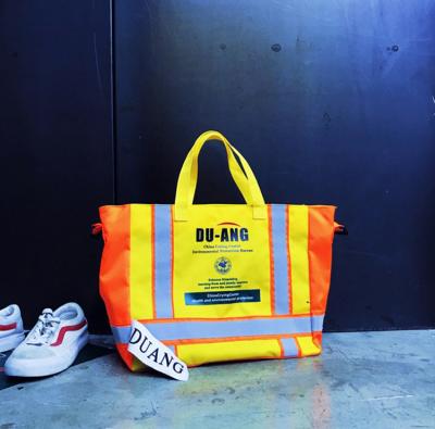 China Ultra - pyroxene hip-hop trend, personalized luminous large-capacity single shoulder bag for sale