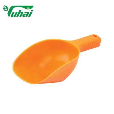 China Orange Animal Feeding Tools 11.5"*4" Cattle Feed Spoon 18.8cm Handle for sale