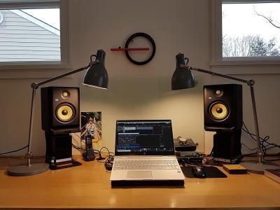 Cina Tipo di gancio Installazione Metal Aluminum Desktop Speaker Stand Rack Processo di piegatura in vendita