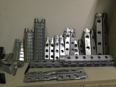 Cina Fabbricazione di apparecchiature per lo stampaggio a strisce, per bracciale, per molle, per molle a molle, per scatole di legno, per stampaggio CNC in vendita