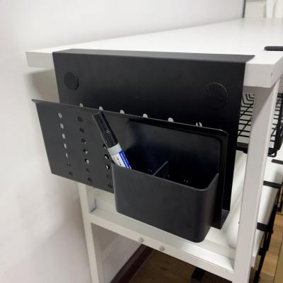 中国 Clamp-On Desk Side Mount Metal Holder for Under Desk Cord Organization テーブルの下にあるコード組織用の金属ホルダー テーブルの上にある金属ホルダー 販売のため