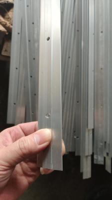 Cina Cornice di montaggio in alluminio, appendiabiti, segnale, supporto, viti per apparecchiature bianche per il montaggio sicuro in vendita