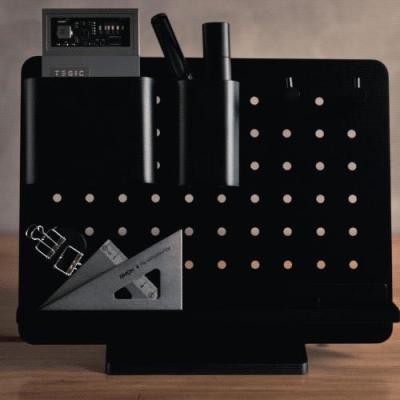 Cina Montaggio a muro Pegboard di acciaio organizzatore di giochi con ganci in nero bianco e rosso in vendita