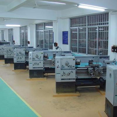 Cina 40 mm di larghezza L tipo di supporto per arredi appesi standard o non standard personalizzati in vendita