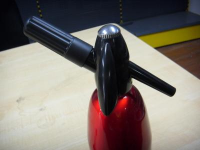 Cina Red Whipped Cream Dispenser With Environmentally Friendly Paint in vendita