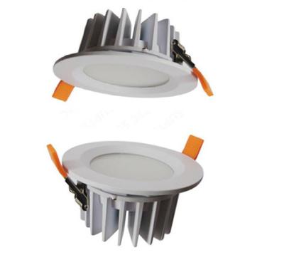 Cina L'alluminio fuso sotto pressione IP65 il LED Downlights ha messo il driver isolato 90° del LED Downlights in vendita